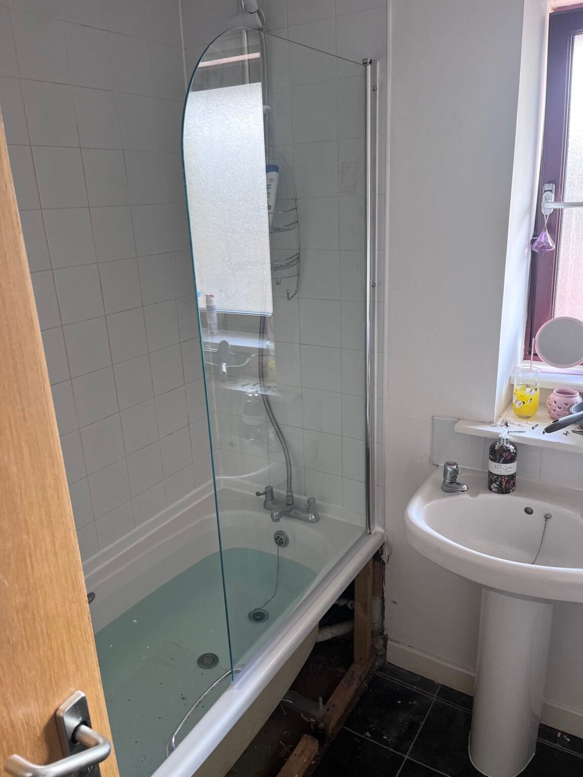 Silicone Resealing Glasgow | Bath, Shower & Kitchen Reseal Service